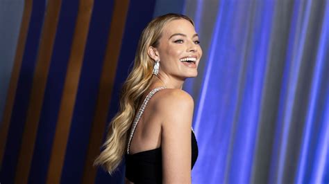 Margot Robbie Just Wore 2024 S Hottest Shoe Shape Glamour UK