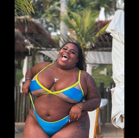 Fotos de Jojo Todinho de biquíni fio dental cantora posa marido e