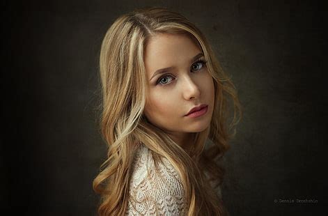 HD Wallpaper Met Art Women Simple Background Portrait Marta E