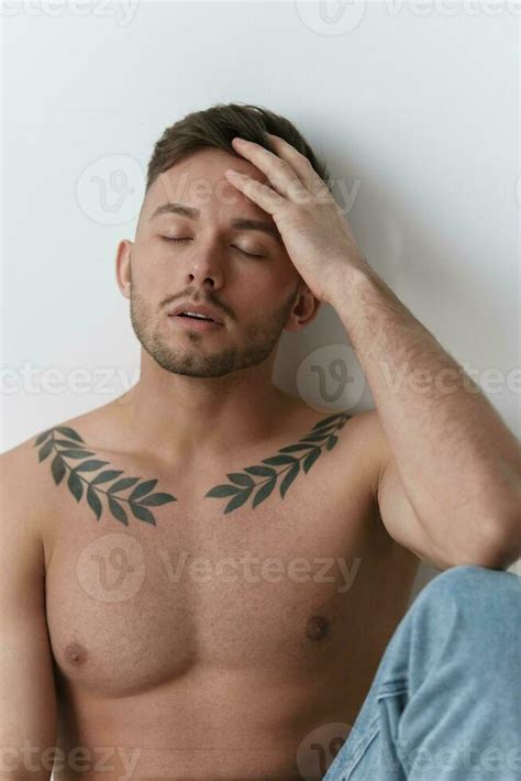 modelado instantáneas de cerca retrato de atractivo desnudo hermoso