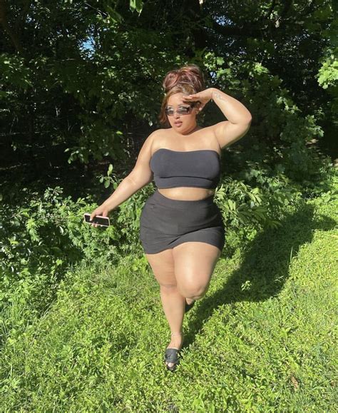 Pin By Am0urarii On Summer Fits Curvy Women Outfits Accessorizing Outfits Curvy Women Fashion