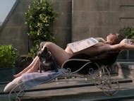 Lily James Nuda Anni In The Pursuit Of Love