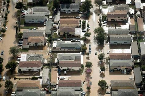 Más de 14 mil personas huyen de inundaciones en California