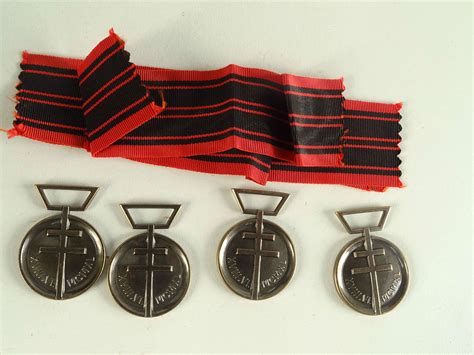 4 Médailles de la résistance Vente aux enchères Militaria Armes
