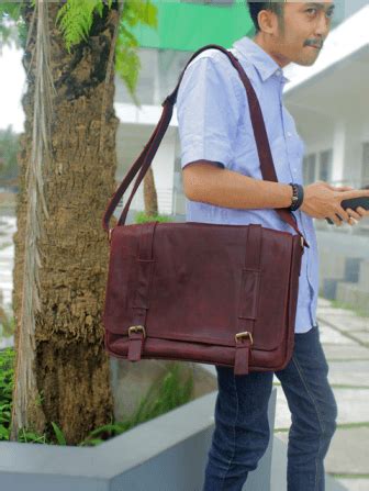 Tips Memilih Tas Kulit Pria Selempang Yang Terbaik