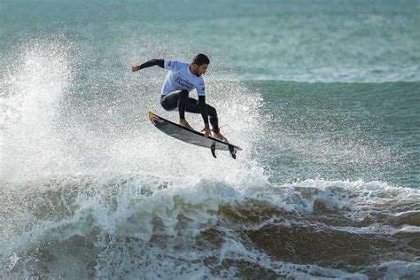 Surf dupla brasileira vence nas ondas gigantes da Nazaré