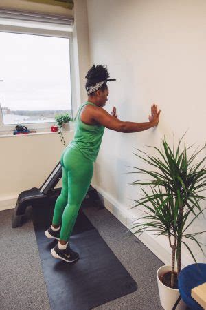 Perfect Form How To Do Wall Push Ups Variations Keep It Simpelle