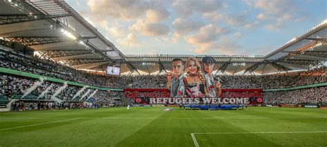 Oprawa kibiców Legii Refugees welcome Legia Net