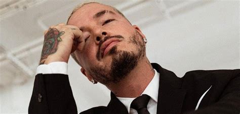 J Balvin comparte foto de su tercer avión y este fue el mensaje que