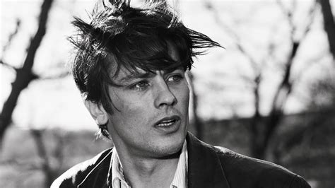 Alain Delon En 21 Photos Vintage Qui Font De Lui Un Exemple De Style