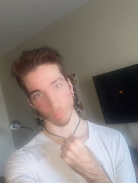 ᑕ𝖔𝐝𝛄 on Twitter literally the first front facing camera picture of