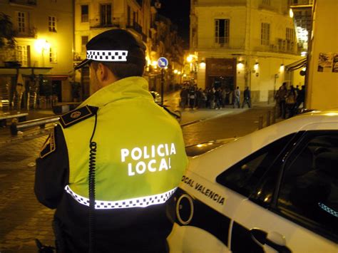Detingut un jove a València per agredir la seua mare en negar se a