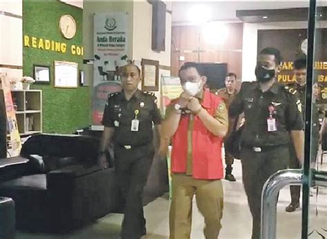 Diperiksa Delapan Jam Tangan Oknum Pns Pemprov Kalteng Ini Langsung