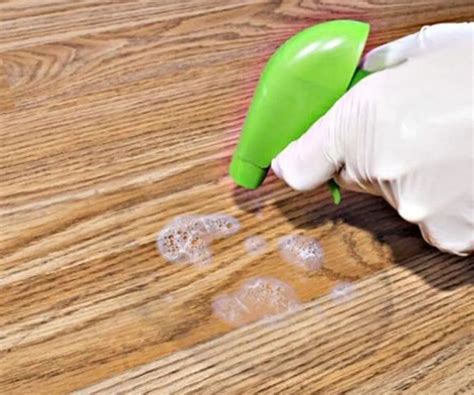 Les astuces de grand mère pour nettoyer une terrasse en bois très sale
