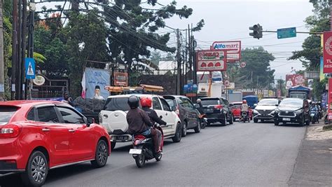 Longweekend Volume Kendaraan Di Kawasan Wisata Lembang KBB Naik