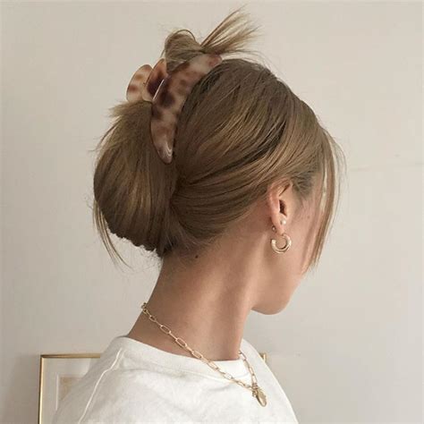 Pince Crocodile Voici L Accessoire Cheveux Venu Des 90s Qui Fait Son