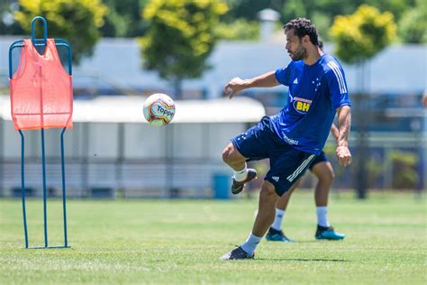 Após tentativa de acordo amigável Fred aciona Cruzeiro na Justiça do