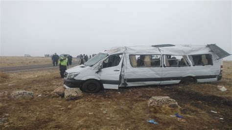 Gaziantep te feci kaza Cenazeye gidenleri taşıyan minibüs devrildi 2