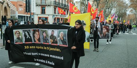 Paris Des Milliers De Personnes Rendent Hommage Aux Trois Militantes