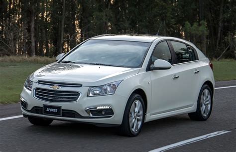Reestilizado Chevrolet Cruze chega à linha 2015 a partir de R 70 400