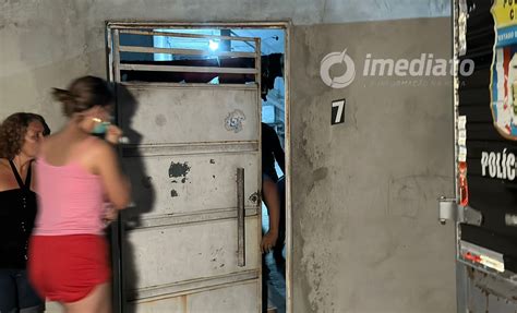 Homem é encontrado morto em estado de decomposição dentro de residência