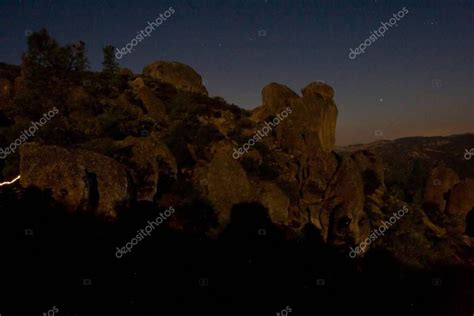 Pinnacles National Monument es un área montañosa protegida ubicada al