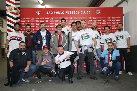 Sócios Torcedores do Fluminense participam de ação são paulinos SPFC