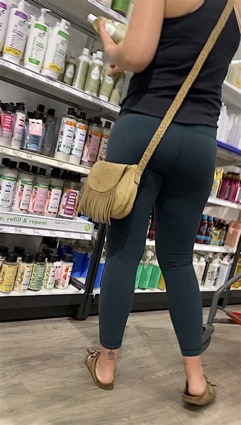 Thick Blonde Milf Pawg In Green Leggings Spandex Leggings Yoga