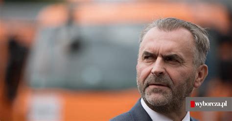 Włodzimierz Karpiński były sekretarz Warszawy wychodzi z aresztu Ma