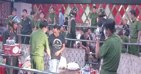 Kiên Giang Đột kích quán bar phát hiện nhóm nam thanh nữ tú thác