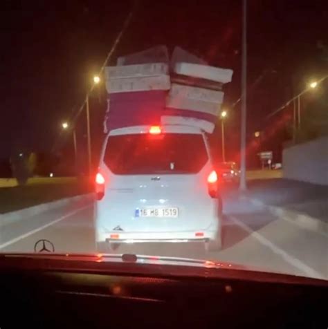 Neg L De Tehlikeli Yolculuk Arac N Zerinde Yatak Ta Yan S R C