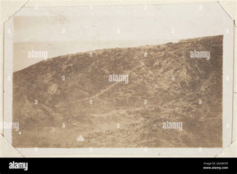 Campamento militar hilliside fotografías e imágenes de alta resolución