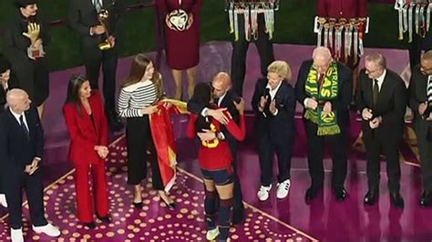 Baiser Forc Le Patron Du Foot Espagnol Refuse De D Missionner Vid O