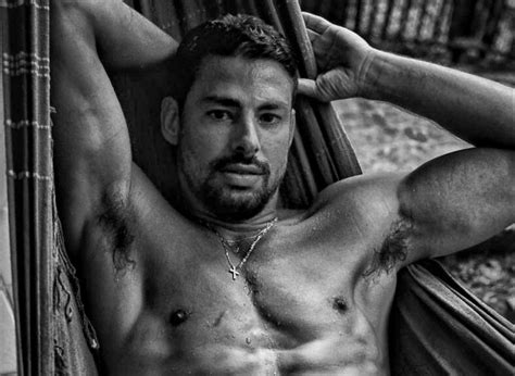 Não posso mentir nessas fotos de Cauã Reymond de cueca