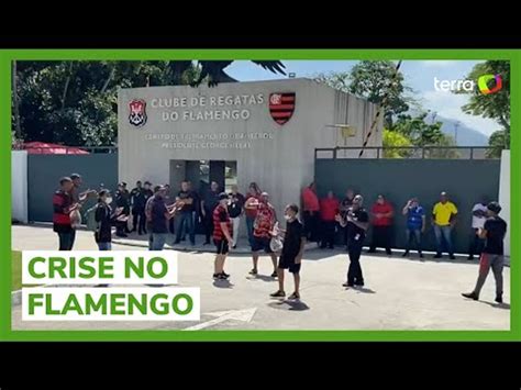 Crise no Flamengo torcedores pedem saída de Vítor Pereira e jogam