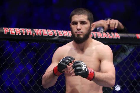 Makhachev está listo para subir al peso medio y luchar por el título