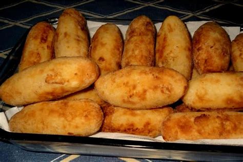 Delicioso Bolinho de Aipim Recheado Uma Explosão de Sabores em Cada