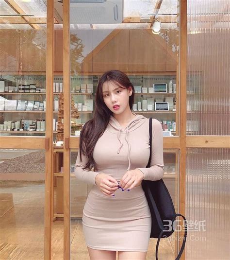 连衣短裙美女胸大屁股大的超极品韩国美女街拍写真图片 翘臀美女 3g壁纸