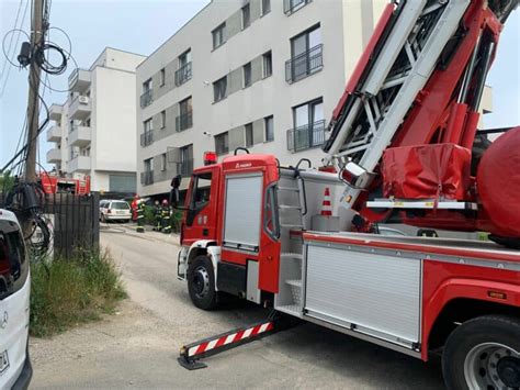 FOTO VIDEO Incendiu la un apartament în Cluj Napoca Doi copii și trei