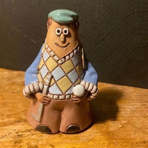 Se produkter som liknar Välgjord keramikfigurer gubbe på Tradera