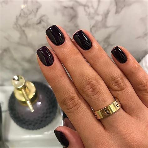 Warum liegen kurze Gelnägel voll im Trend 40 Nageldesign Ideen