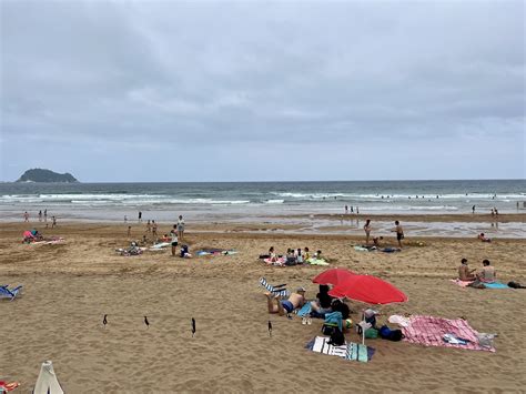 Tiempo de hoy al mediodía en la playa de Zarautz Con mucha eitb