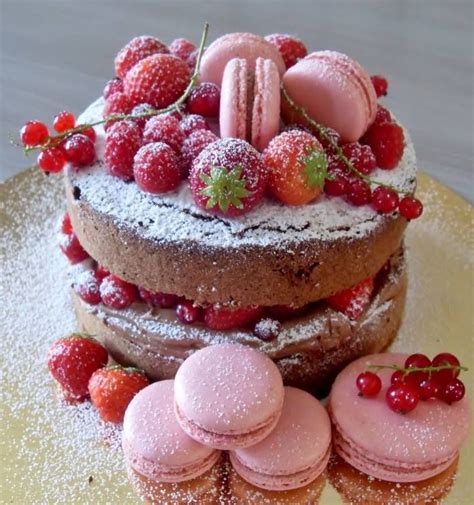 Naked Chocolate Cake With Macarons Pretty Cakes Beautiful Cakes