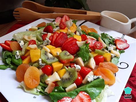 Salada Tropical Natalina Frutas Frescas E Molho De Iogurte