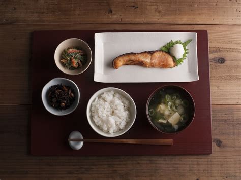 一汁三菜とは？食卓を彩る基本の献立・和食の正しい配膳方法 家事 All About