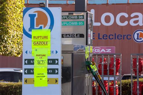 Social Carburants la grève continue Macron appelle les