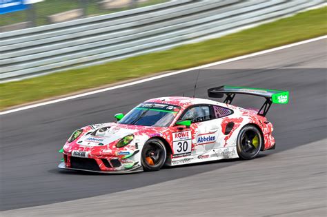 NLS Axcil Jefferies unterstützt Frikadelli Racing gt place