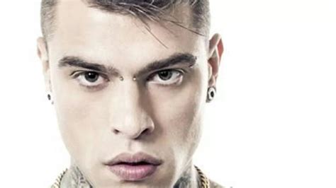 Nuova fidanzata per Fedez ecco chi è la 27enne Vittoria
