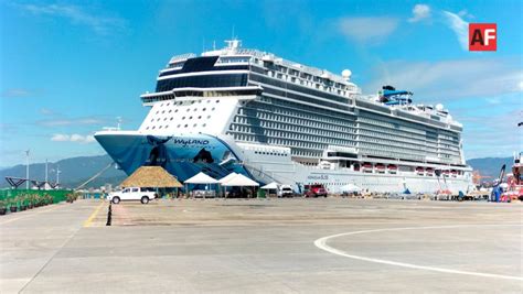 Crucero Norwegian Bliss hace escala en Manzanillo con más de 3 mil 700