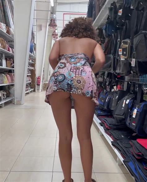 Esposa Desnuda En La Tienda Fotos